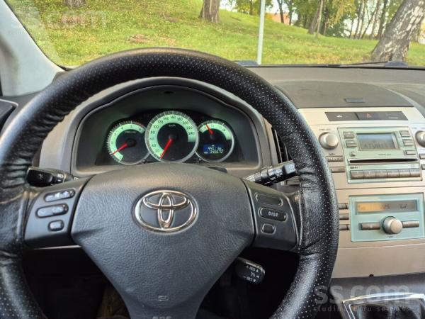 Zils Toyota Corolla Verso 2007 Rēzekne, ar dzinēja tilpumu 2.20 L un nobraukumu 341 tūkst. km par 1700 €, foto 3 vietnē AUTOMOTO.COM.LV