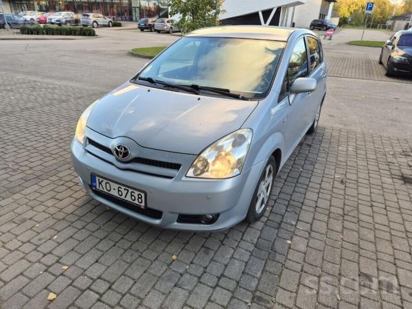 Zils Toyota Corolla Verso 2007 Rēzekne, ar dzinēja tilpumu 2.20 L un nobraukumu 341 tūkst. km par 1700 €, foto 4 vietnē AUTOMOTO.COM.LV