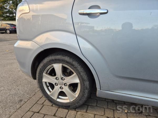 Zils Toyota Corolla Verso 2007 Rēzekne, ar dzinēja tilpumu 2.20 L un nobraukumu 341 tūkst. km par 1700 €, foto 6 vietnē AUTOMOTO.COM.LV