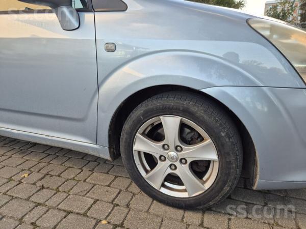 Zils Toyota Corolla Verso 2007 Rēzekne, ar dzinēja tilpumu 2.20 L un nobraukumu 341 tūkst. km par 1700 €, foto 7 vietnē AUTOMOTO.COM.LV