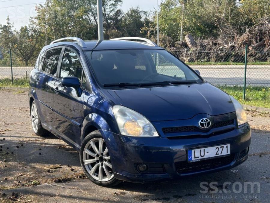 Blue Toyota Corolla Verso 2007 in Riga, with an engine capacity of 2.20 L and mileage of 192 thousand km for 2450 €, photo 1 on AUTOMOTO.COM.LV