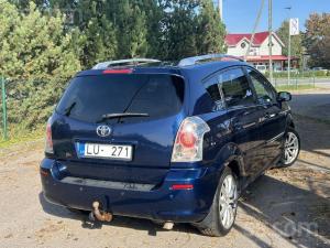 Blue Toyota Corolla Verso 2007 in Riga, with an engine capacity of 2.20 L and mileage of 192 thousand km for 2450 €, photo 5 on AUTOMOTO.COM.LV