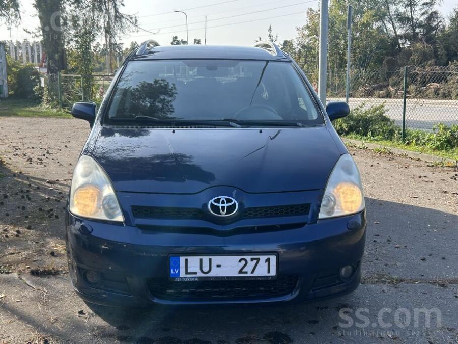 Blue Toyota Corolla Verso 2007 in Riga, with an engine capacity of 2.20 L and mileage of 192 thousand km for 2450 €, photo 6 on AUTOMOTO.COM.LV