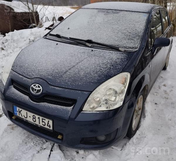 Zils Toyota Corolla Verso 2008 Ventspils, ar dzinēja tilpumu 2.20 L un nobraukumu 416 tūkst. km par 1000 €, foto 1 vietnē AUTOMOTO.COM.LV