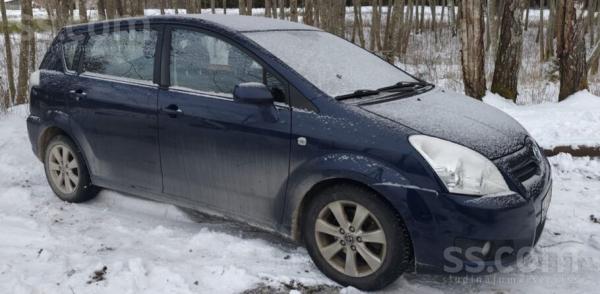 Zils Toyota Corolla Verso 2008 Ventspils, ar dzinēja tilpumu 2.20 L un nobraukumu 416 tūkst. km par 1000 €, foto 2 vietnē AUTOMOTO.COM.LV