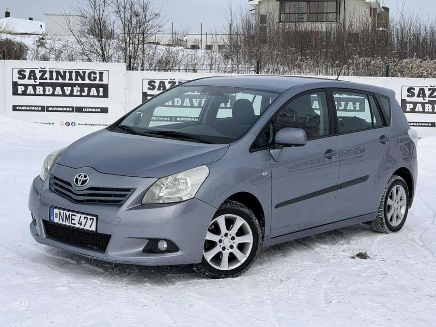 Zils Toyota Corolla Verso 2009 Viļņa, ar dzinēja tilpumu 2.00 L un nobraukumu 232 tūkst. km par 3700 €, foto 2 vietnē AUTOMOTO.COM.LV