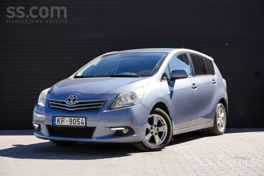 Blue Toyota Corolla Verso 2009 in Riga, with an engine capacity of 2.00 L and mileage of 293 thousand km for 5290 €, photo 1 on AUTOMOTO.COM.LV