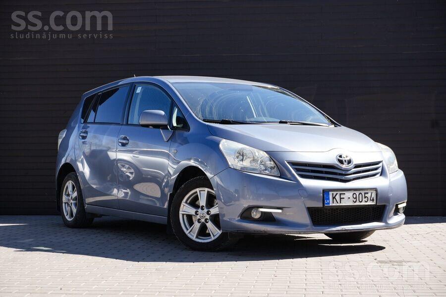 Blue Toyota Corolla Verso 2009 in Riga, with an engine capacity of 2.00 L and mileage of 293 thousand km for 5290 €, photo 3 on AUTOMOTO.COM.LV
