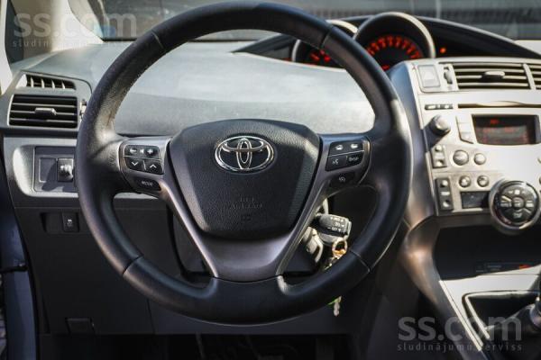 Zils Toyota Corolla Verso 2009 Rīga, ar dzinēja tilpumu 2.00 L un nobraukumu 293 tūkst. km par 5290 €, foto 8 vietnē AUTOMOTO.COM.LV