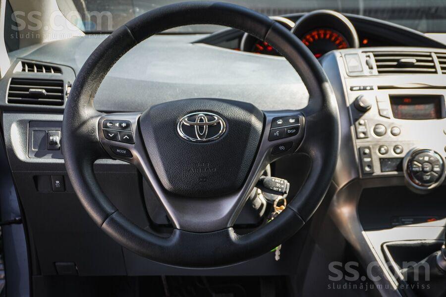 Blue Toyota Corolla Verso 2009 in Riga, with an engine capacity of 2.00 L and mileage of 293 thousand km for 5290 €, photo 9 on AUTOMOTO.COM.LV