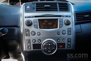 Blue Toyota Corolla Verso 2009 in Riga, with an engine capacity of 2.00 L and mileage of 293 thousand km for 5290 €, photo 14 on AUTOMOTO.COM.LV