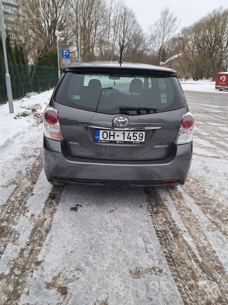 Blue Toyota Corolla Verso 2016 in Riga, with an engine capacity of 1.60 L and mileage of 212 thousand km for 9000 €, photo 11 on AUTOMOTO.COM.LV