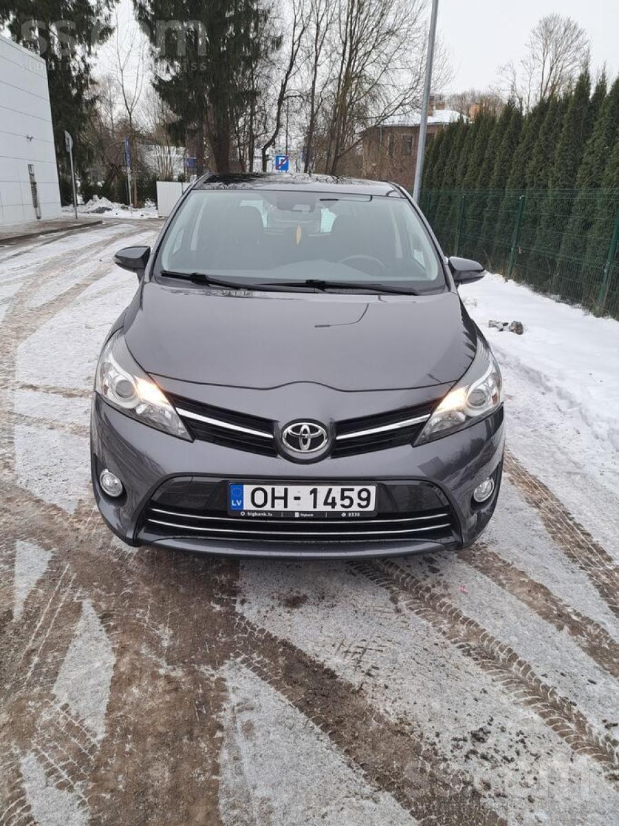 Blue Toyota Corolla Verso 2016 in Riga, with an engine capacity of 1.60 L and mileage of 212 thousand km for 9000 €, photo 16 on AUTOMOTO.COM.LV