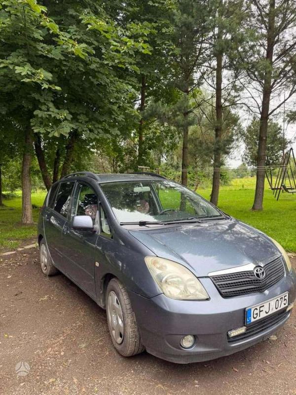 Zils Toyota Corolla Verso 2002 Kauņa, ar dzinēja tilpumu 0.00 L un nobraukumu 300 tūkst. km par 1100 €, foto 3 vietnē AUTOMOTO.COM.LV