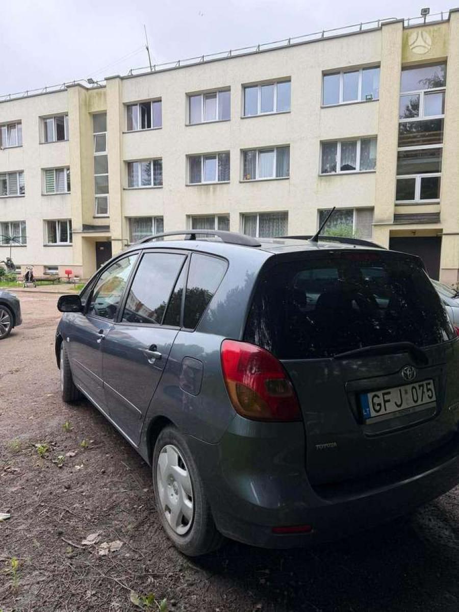 Blue Toyota Corolla Verso 2002 in Kaunas, with an engine capacity of 0.00 L and mileage of 300 thousand km for 1100 €, photo 5 on AUTOMOTO.COM.LV