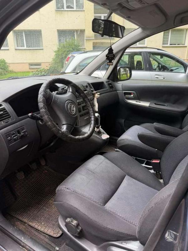Zils Toyota Corolla Verso 2002 Kauņa, ar dzinēja tilpumu 0.00 L un nobraukumu 300 tūkst. km par 1100 €, foto 10 vietnē AUTOMOTO.COM.LV