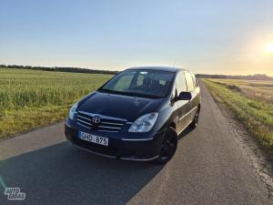 Zils Toyota Corolla Verso 2002 Vievis, ar dzinēja tilpumu 2.00 L un nobraukumu 280 tūkst. km par 750 €, foto  vietnē AUTOMOTO.COM.LV