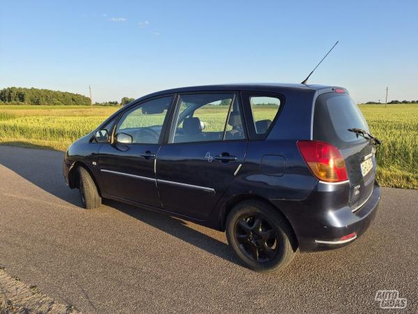 Zils Toyota Corolla Verso 2002 Vievis, ar dzinēja tilpumu 2.00 L un nobraukumu 280 tūkst. km par 750 €, foto 3 vietnē AUTOMOTO.COM.LV