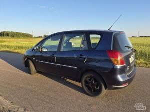 Zils Toyota Corolla Verso 2002 Vievis, ar dzinēja tilpumu 2.00 L un nobraukumu 280 tūkst. km par 750 €, foto 4 vietnē AUTOMOTO.COM.LV