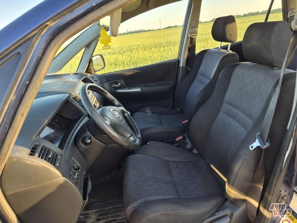 Zils Toyota Corolla Verso 2002 Vievis, ar dzinēja tilpumu 2.00 L un nobraukumu 280 tūkst. km par 750 €, foto 6 vietnē AUTOMOTO.COM.LV