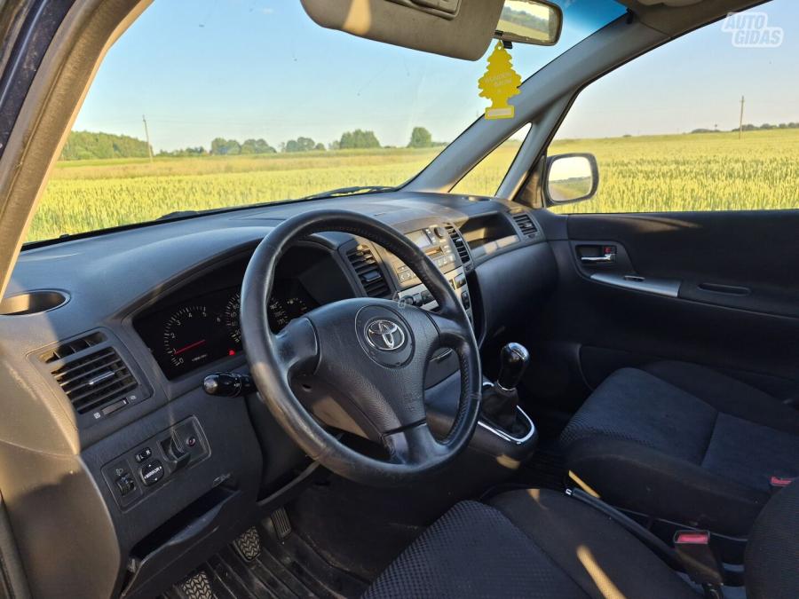 Zils Toyota Corolla Verso 2002 Vievis, ar dzinēja tilpumu 2.00 L un nobraukumu 280 tūkst. km par 750 €, foto 8 vietnē AUTOMOTO.COM.LV