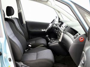 Zils Toyota Corolla Verso 2004 Tallina, ar dzinēja tilpumu 1.60 L un nobraukumu 215 tūkst. km par 1999 €, foto 7 vietnē AUTOMOTO.COM.LV