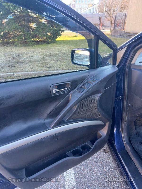 Zils Toyota Corolla Verso 2007 Tallina, ar dzinēja tilpumu 2.20 L un nobraukumu 302 tūkst. km par 1799 €, foto 11 vietnē AUTOMOTO.COM.LV