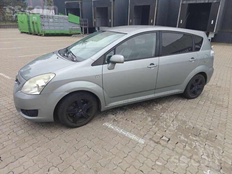 Zils Toyota Corolla Verso 2008 Rīga, ar dzinēja tilpumu 2.20 L un nobraukumu 305 tūkst. km par 1000 €, foto 1 vietnē AUTOMOTO.COM.LV