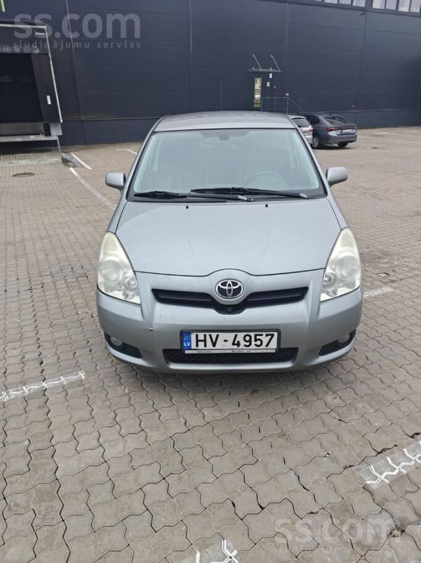 Zils Toyota Corolla Verso 2008 Rīga, ar dzinēja tilpumu 2.20 L un nobraukumu 305 tūkst. km par 1000 €, foto 3 vietnē AUTOMOTO.COM.LV
