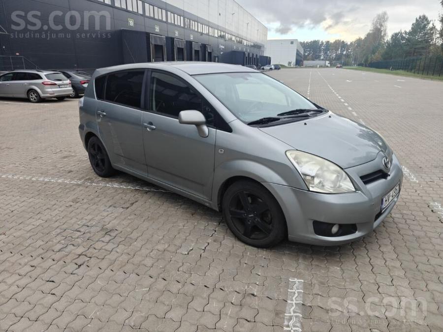 Zils Toyota Corolla Verso 2008 Rīga, ar dzinēja tilpumu 2.20 L un nobraukumu 305 tūkst. km par 1000 €, foto 4 vietnē AUTOMOTO.COM.LV