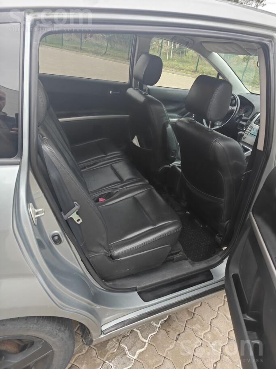 Zils Toyota Corolla Verso 2008 Rīga, ar dzinēja tilpumu 2.20 L un nobraukumu 305 tūkst. km par 1000 €, foto 6 vietnē AUTOMOTO.COM.LV