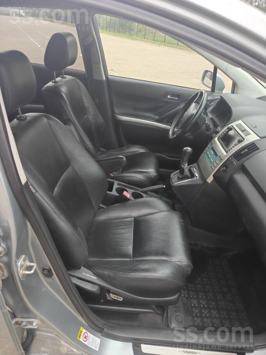 Zils Toyota Corolla Verso 2008 Rīga, ar dzinēja tilpumu 2.20 L un nobraukumu 305 tūkst. km par 1000 €, foto 7 vietnē AUTOMOTO.COM.LV