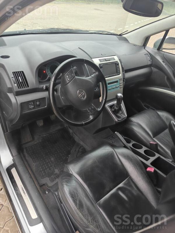 Zils Toyota Corolla Verso 2008 Rīga, ar dzinēja tilpumu 2.20 L un nobraukumu 305 tūkst. km par 1000 €, foto 8 vietnē AUTOMOTO.COM.LV