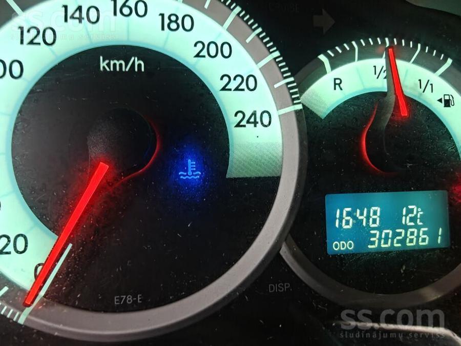 Zils Toyota Corolla Verso 2008 Rīga, ar dzinēja tilpumu 2.20 L un nobraukumu 305 tūkst. km par 1000 €, foto 10 vietnē AUTOMOTO.COM.LV