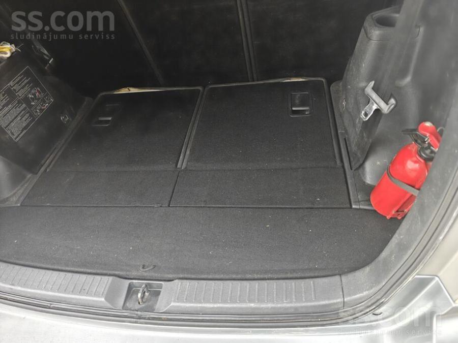 Zils Toyota Corolla Verso 2008 Rīga, ar dzinēja tilpumu 2.20 L un nobraukumu 305 tūkst. km par 1000 €, foto 12 vietnē AUTOMOTO.COM.LV
