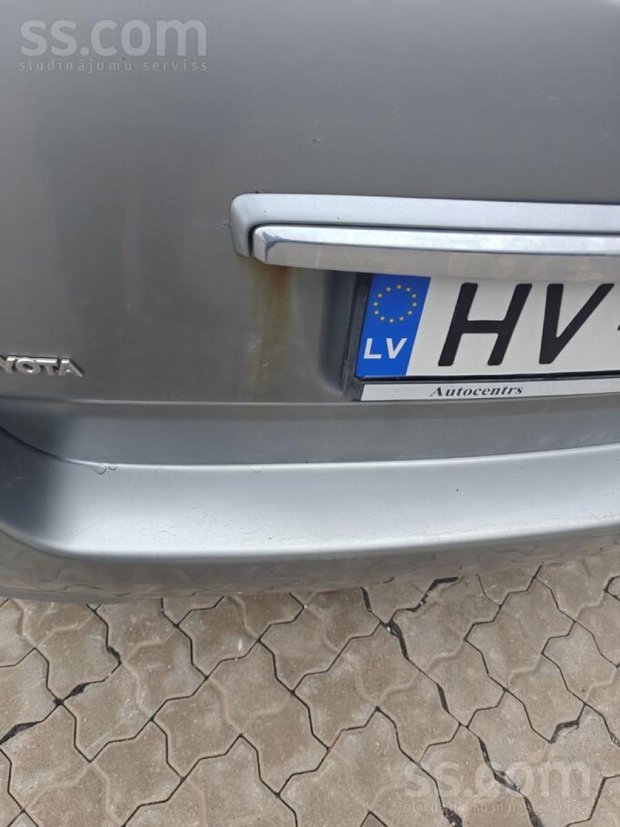 Zils Toyota Corolla Verso 2008 Rīga, ar dzinēja tilpumu 2.20 L un nobraukumu 305 tūkst. km par 1000 €, foto 14 vietnē AUTOMOTO.COM.LV