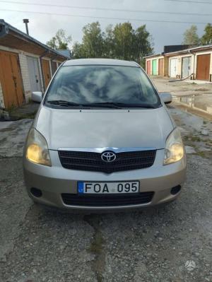 Brown Toyota Corolla Verso 2002 in Siauliai, with an engine capacity of 2.00 L and mileage of 352 thousand km for 900 €, photo  on AUTOMOTO.COM.LV