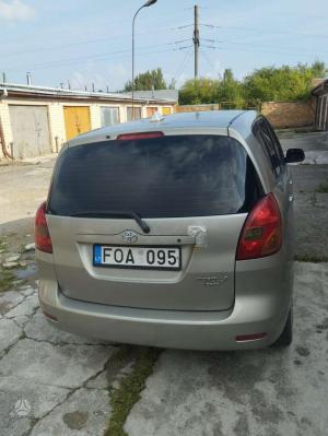 Brūns Toyota Corolla Verso 2002 Šauļi, ar dzinēja tilpumu 2.00 L un nobraukumu 352 tūkst. km par 900 €, foto 3 vietnē AUTOMOTO.COM.LV