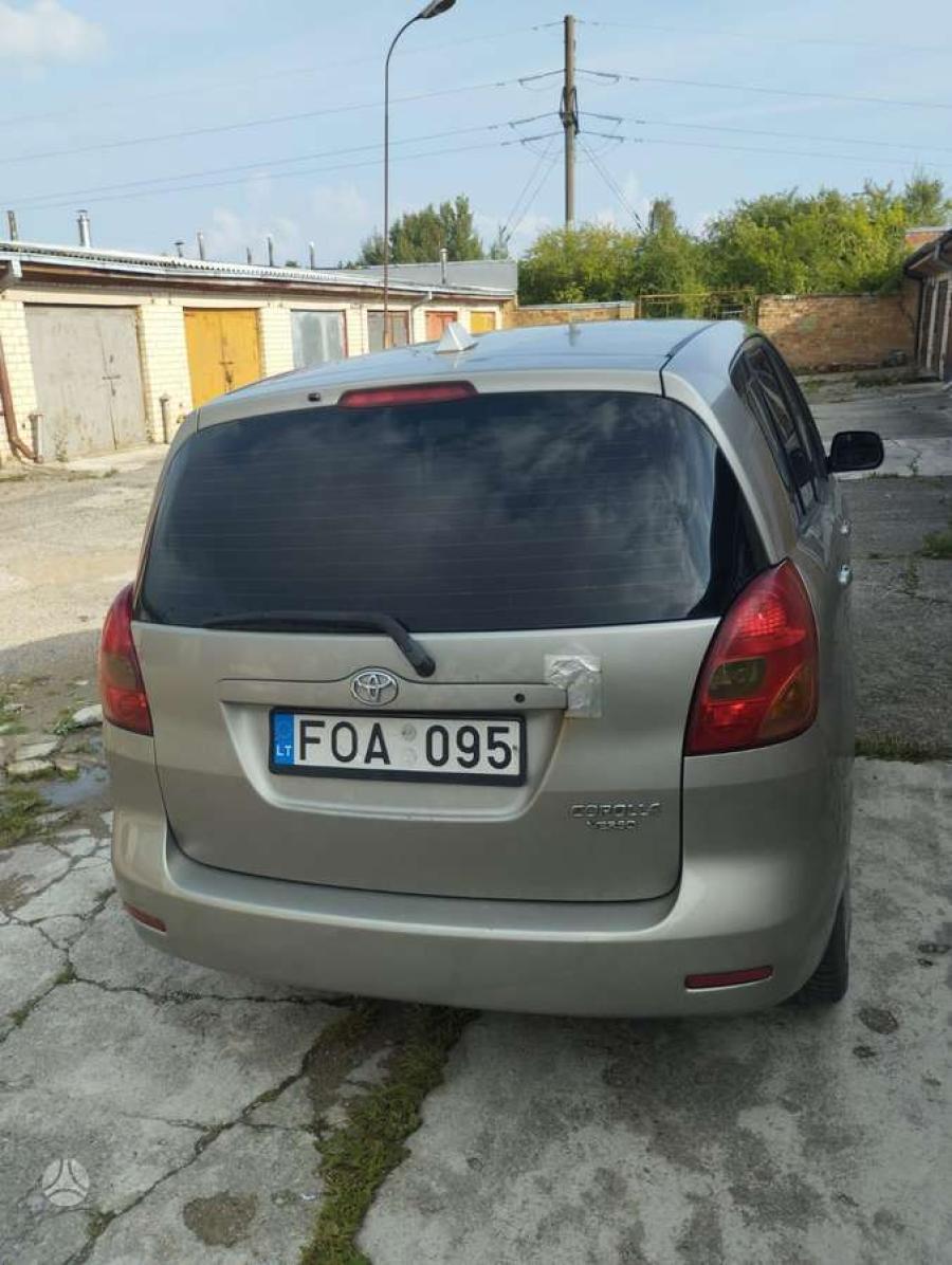 Brūns Toyota Corolla Verso 2002 Šauļi, ar dzinēja tilpumu 2.00 L un nobraukumu 352 tūkst. km par 900 €, foto 3 vietnē AUTOMOTO.COM.LV