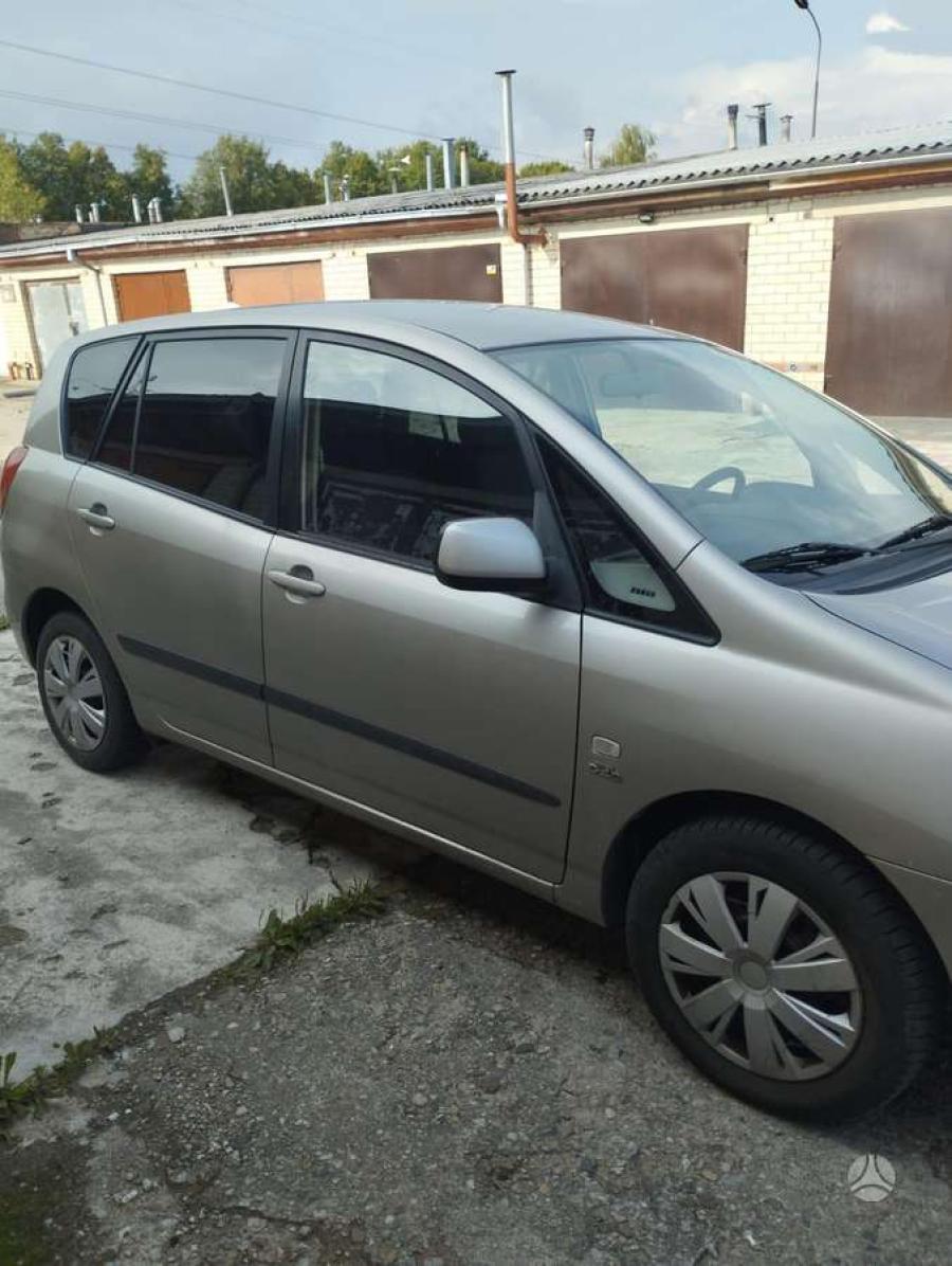 Brūns Toyota Corolla Verso 2002 Šauļi, ar dzinēja tilpumu 2.00 L un nobraukumu 352 tūkst. km par 900 €, foto 4 vietnē AUTOMOTO.COM.LV