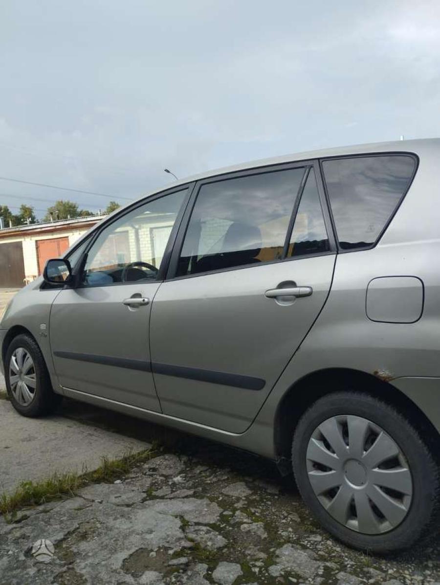 Brūns Toyota Corolla Verso 2002 Šauļi, ar dzinēja tilpumu 2.00 L un nobraukumu 352 tūkst. km par 900 €, foto 5 vietnē AUTOMOTO.COM.LV