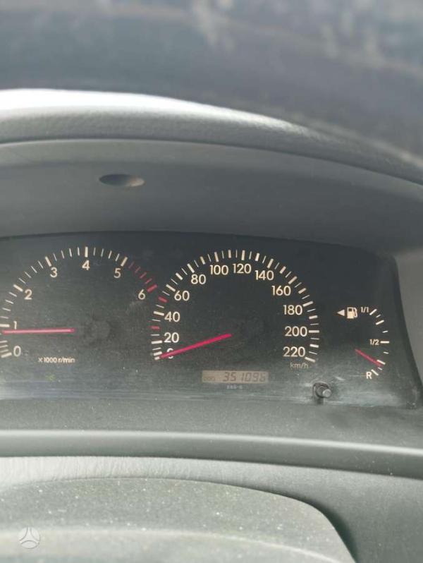 Brūns Toyota Corolla Verso 2002 Šauļi, ar dzinēja tilpumu 2.00 L un nobraukumu 352 tūkst. km par 900 €, foto 7 vietnē AUTOMOTO.COM.LV