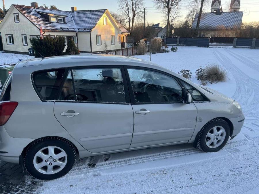 Brūns Toyota Corolla Verso 2003 Trakai, ar dzinēja tilpumu 1.60 L un nobraukumu 255 tūkst. km par 1850 €, foto 3 vietnē AUTOMOTO.COM.LV