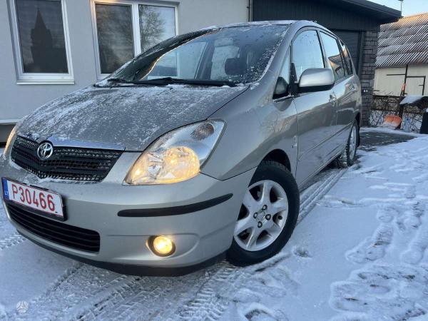 Brown Toyota Corolla Verso 2003 in Trakai, with an engine capacity of 1.60 L and mileage of 255 thousand km for 1850 €, photo 4 on AUTOMOTO.COM.LV