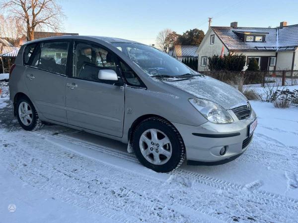 Brown Toyota Corolla Verso 2003 in Trakai, with an engine capacity of 1.60 L and mileage of 255 thousand km for 1850 €, photo 5 on AUTOMOTO.COM.LV