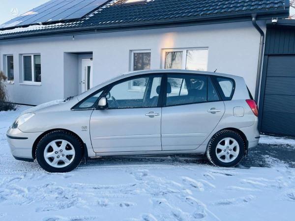 Brown Toyota Corolla Verso 2003 in Trakai, with an engine capacity of 1.60 L and mileage of 255 thousand km for 1850 €, photo 6 on AUTOMOTO.COM.LV