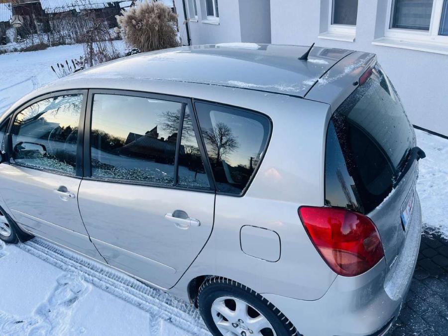 Brūns Toyota Corolla Verso 2003 Trakai, ar dzinēja tilpumu 1.60 L un nobraukumu 255 tūkst. km par 1850 €, foto 10 vietnē AUTOMOTO.COM.LV