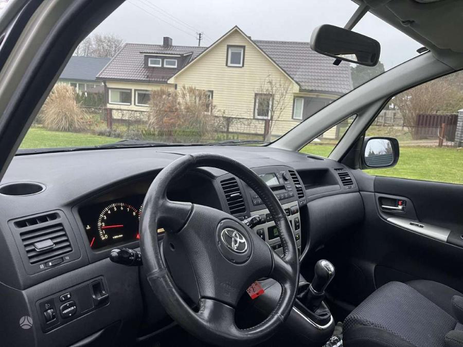 Brūns Toyota Corolla Verso 2003 Trakai, ar dzinēja tilpumu 1.60 L un nobraukumu 255 tūkst. km par 1850 €, foto 15 vietnē AUTOMOTO.COM.LV