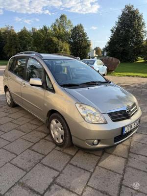 Brown Toyota Corolla Verso 2003 in Vilnius, with an engine capacity of 1.79 L and mileage of 187 thousand km for 1450 €, photo  on AUTOMOTO.COM.LV