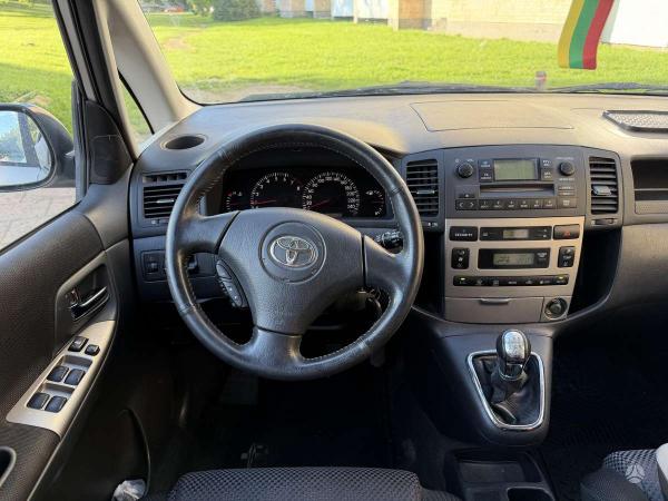 Brūns Toyota Corolla Verso 2003 Viļņa, ar dzinēja tilpumu 1.79 L un nobraukumu 187 tūkst. km par 1450 €, foto 4 vietnē AUTOMOTO.COM.LV